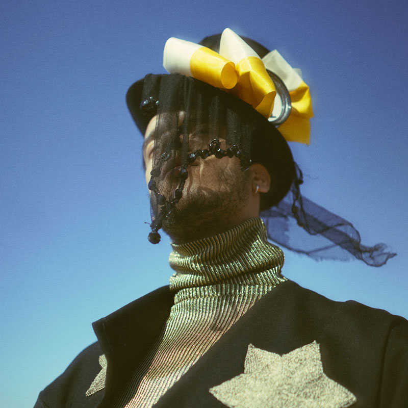 Issam sort son premier album Crystal - Femmes du Maroc