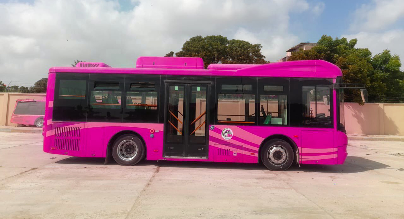 Pakistan: des bus roses réservés aux femmes - Femmes du Maroc